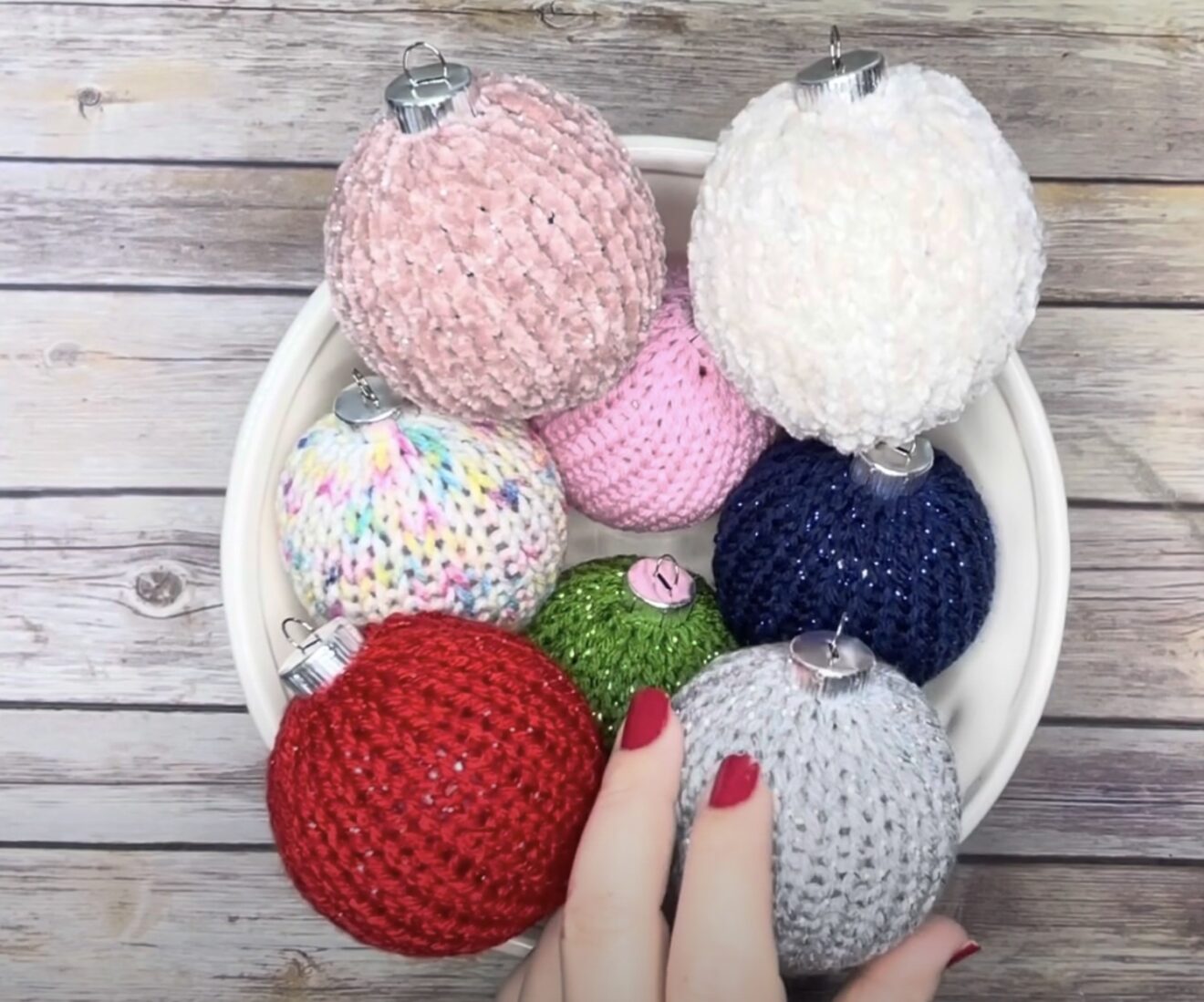 18 FREE Circular Knitting Machine Christmas Decorations