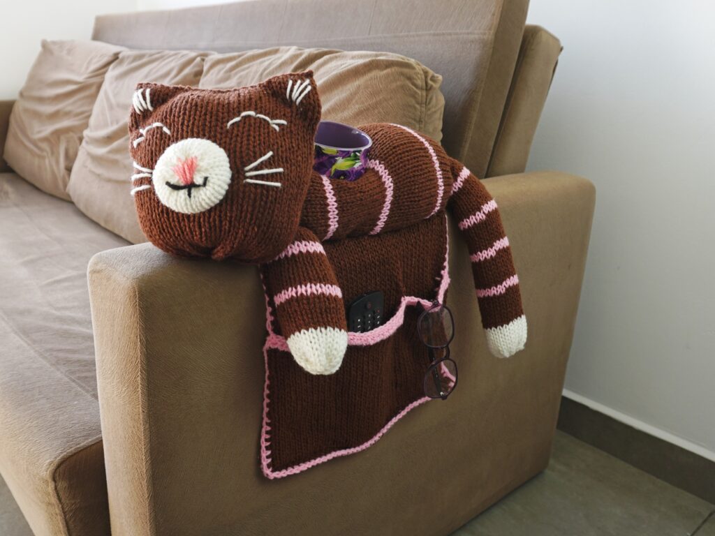 Cat Couch Organizer Knitting Pattern